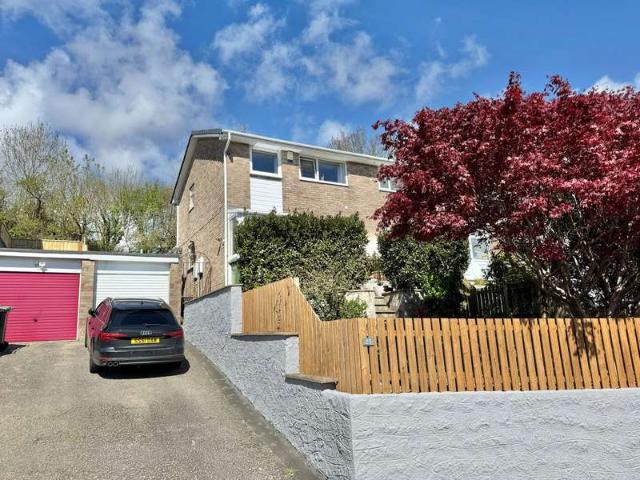 4 Bedroom Semi Detached House