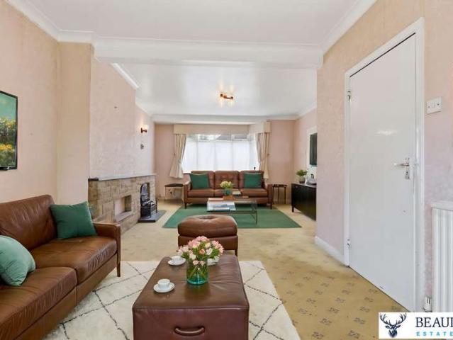 4 Bedroom Semi Detached House