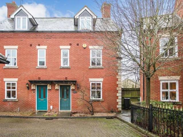 4 Bedroom Semi Detached House