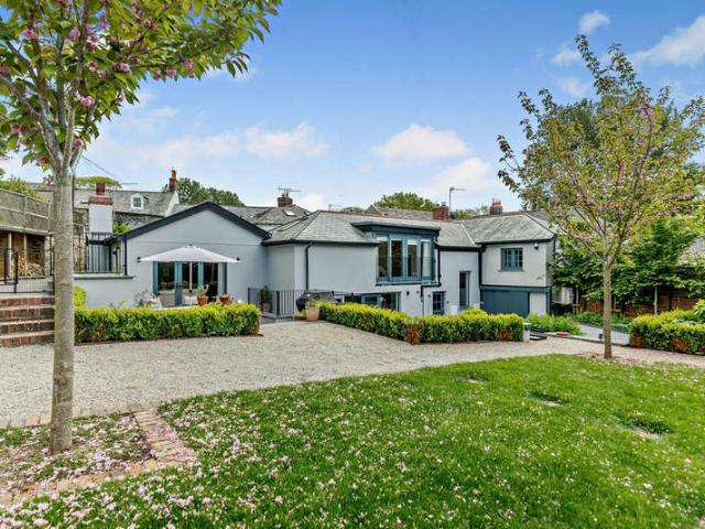 4 Bedroom Semi Detached House