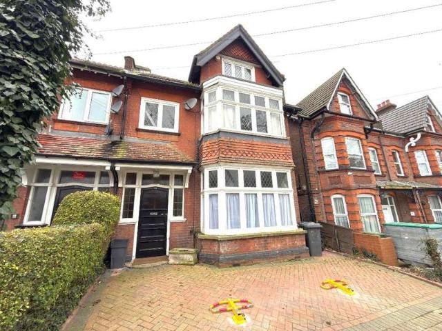 4 Bedroom Semi Detached House