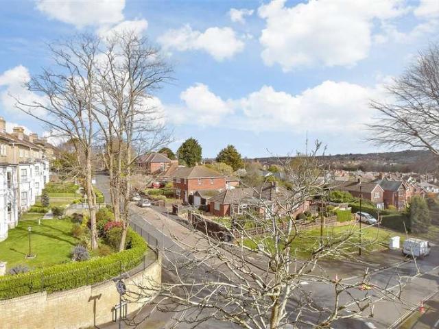 4 Bedroom Semi Detached House