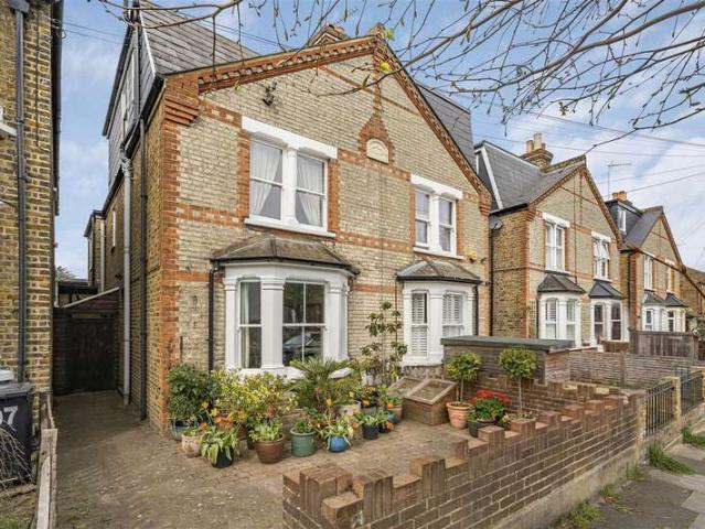 4 Bedroom Semi Detached House