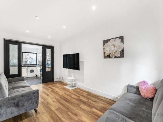 4 Bedroom Semi Detached House