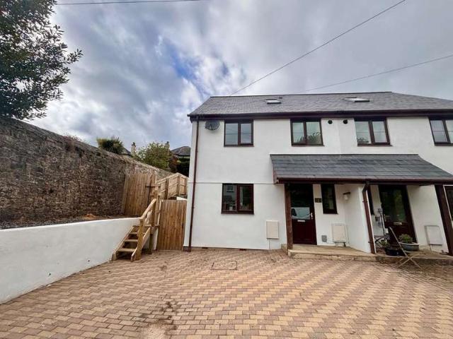 4 Bedroom Semi Detached House