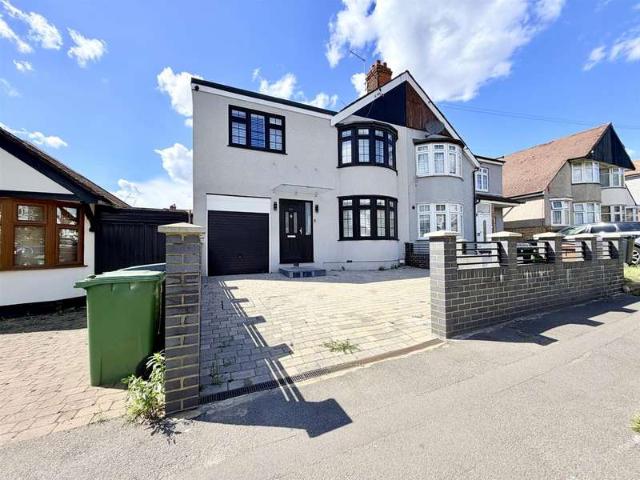 4 Bedroom Semi Detached House