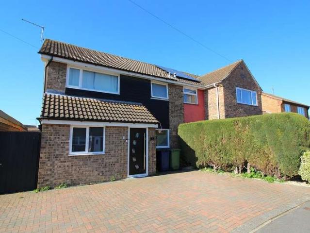 4 Bedroom Semi Detached House