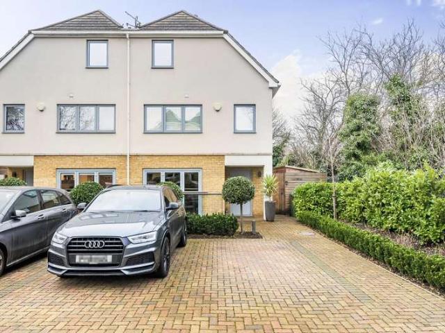 4 Bedroom Semi Detached House