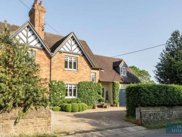 4 Bedroom Semi Detached House