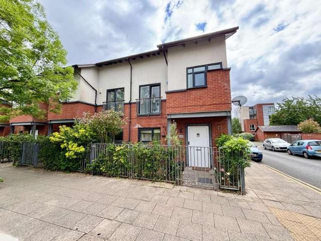 4 Bedroom Semi Detached House