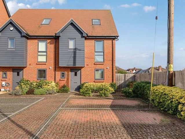 4 Bedroom Semi Detached House