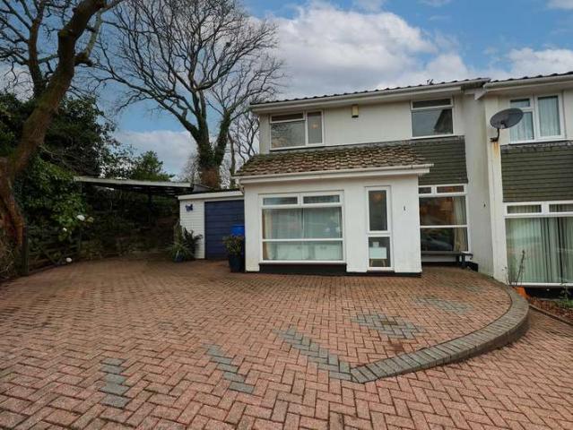 4 Bedroom Semi Detached House
