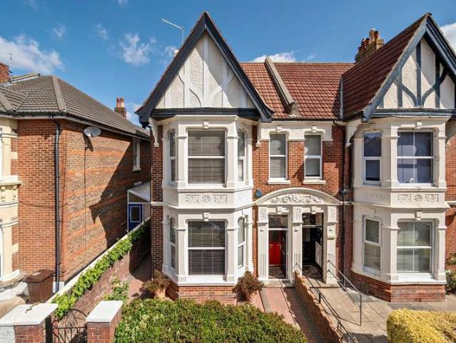 4 Bedroom Semi Detached House