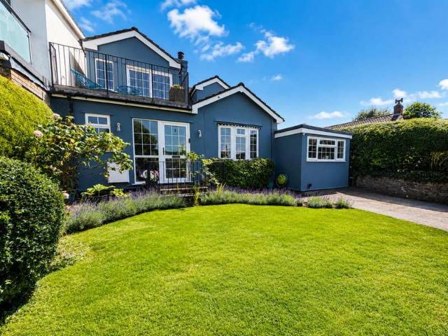 4 Bedroom Semi Detached House