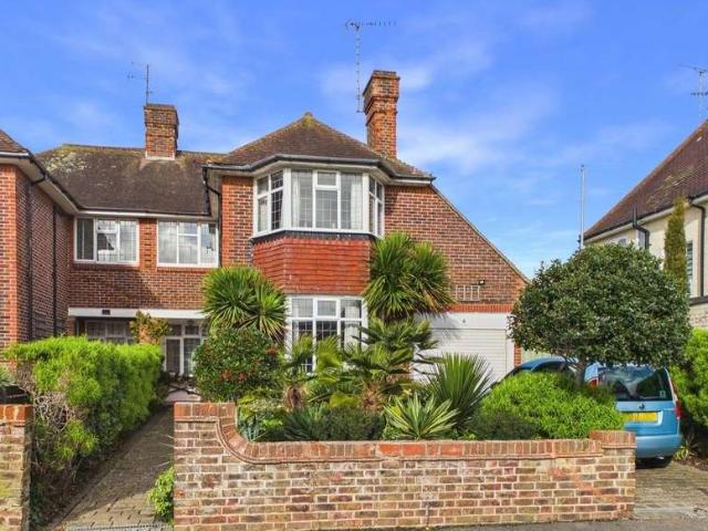 4 Bedroom Semi Detached House