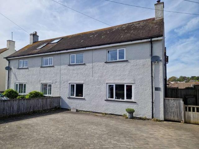 4 Bedroom Semi Detached House