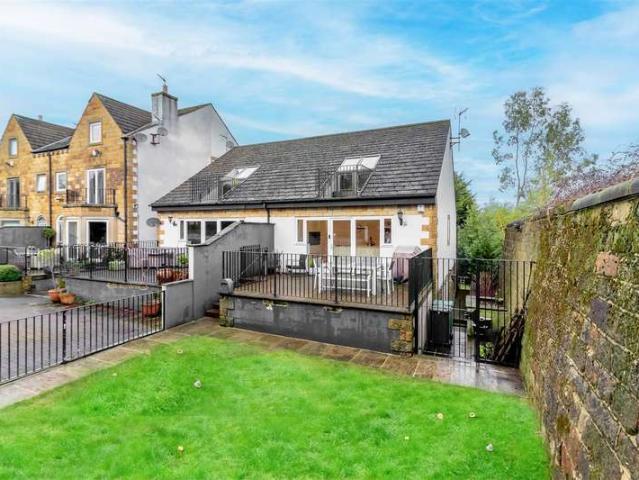 4 Bedroom Semi Detached House