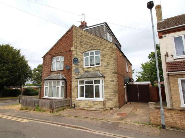 4 Bedroom Semi Detached House