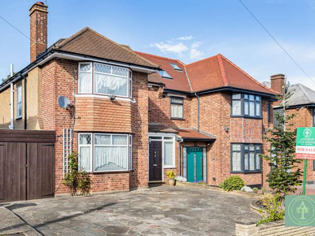 4 Bedroom Semi Detached House