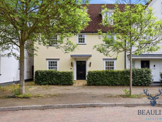 4 Bedroom Semi Detached House