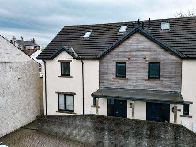 4 Bedroom Semi Detached House