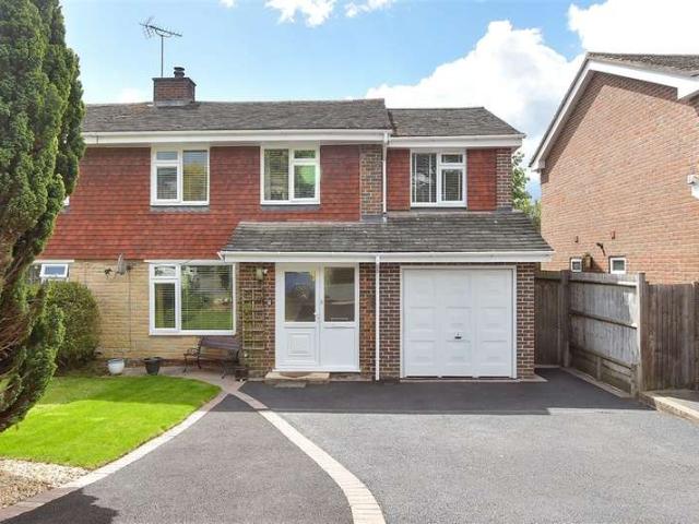 4 Bedroom Semi Detached House