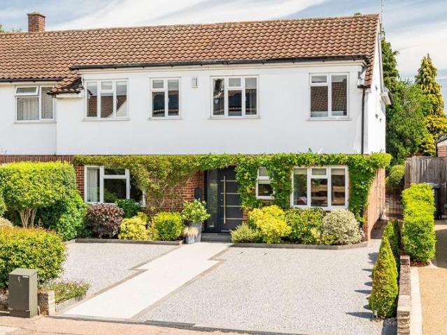 4 Bedroom Semi Detached House