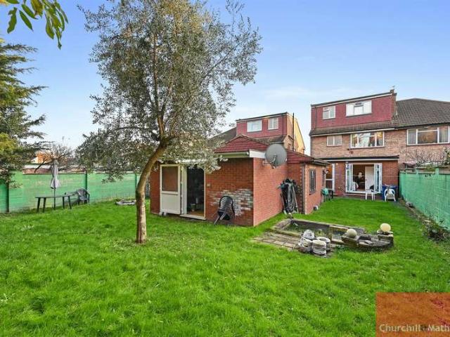 4 Bedroom Semi Detached House