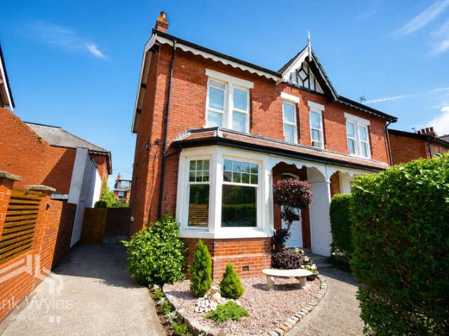 4 Bedroom Semi Detached House