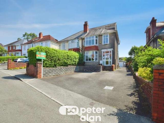 4 Bedroom Semi Detached House