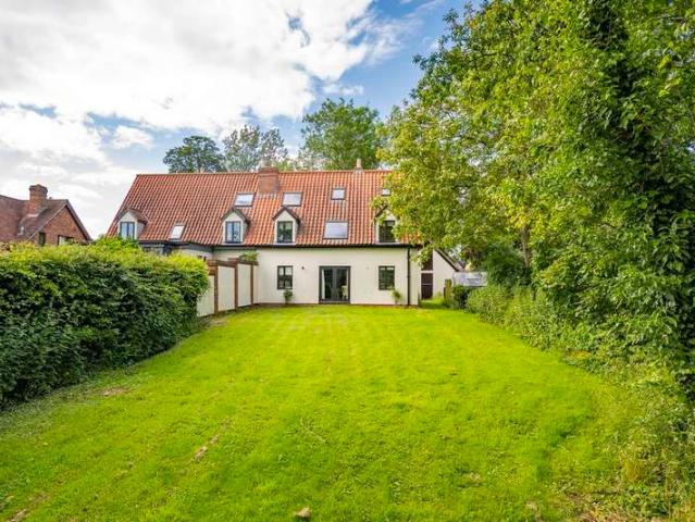 4 Bedroom Semi Detached House