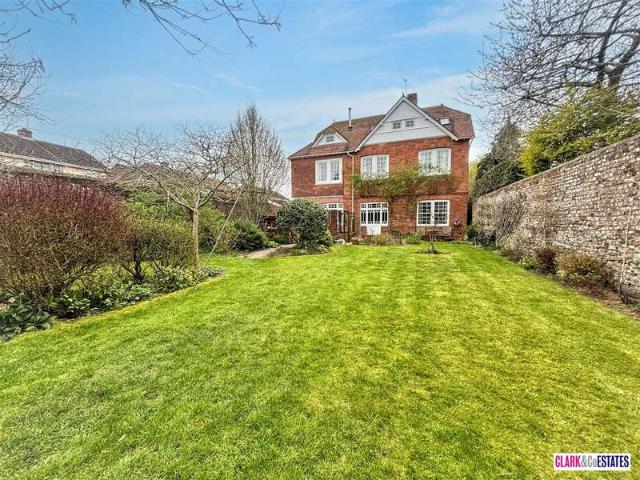 4 Bedroom Semi Detached House