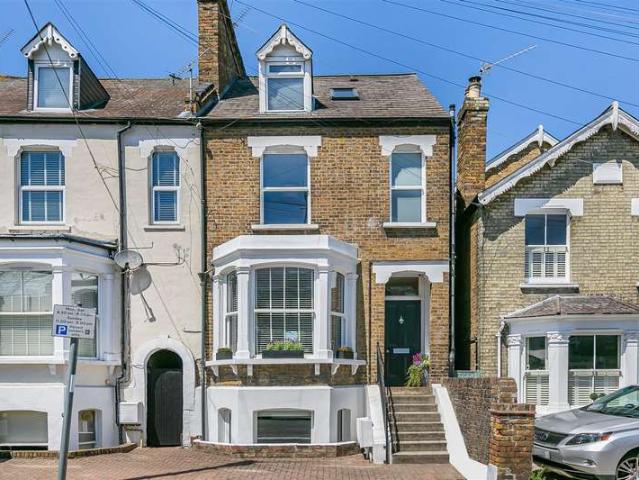 4 Bedroom Semi Detached House
