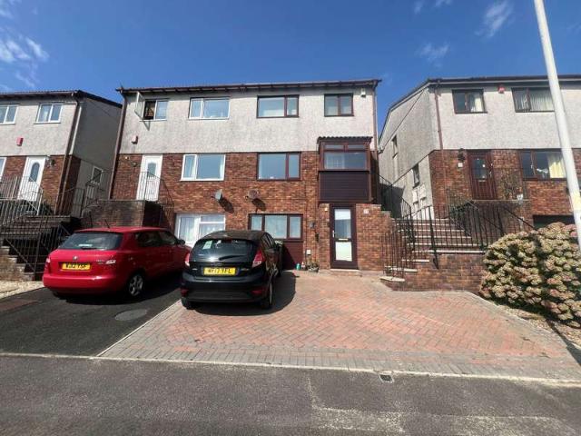 4 Bedroom Semi Detached House