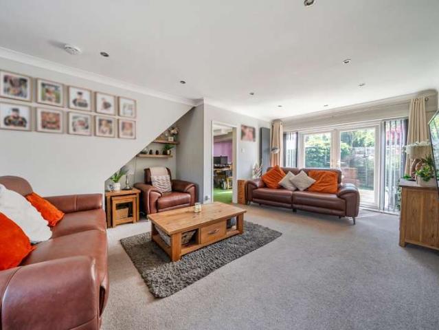 4 Bedroom Semi Detached House