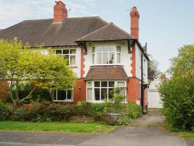4 Bedroom Semi Detached House