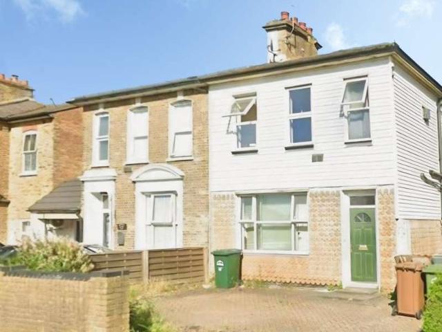 4 Bedroom Semi Detached House
