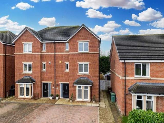 4 Bedroom Semi Detached House
