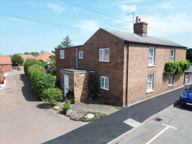 4 Bedroom Semi Detached House