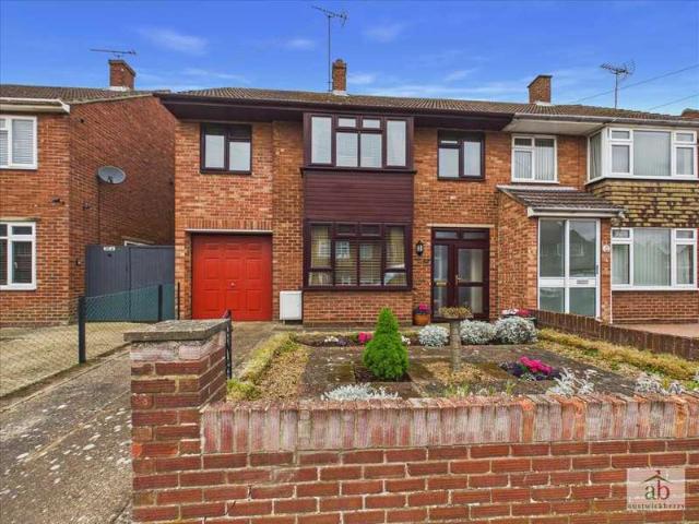 4 Bedroom Semi Detached House