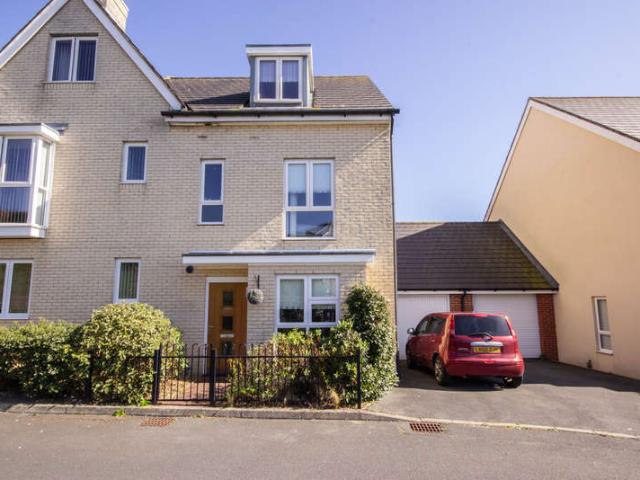 4 Bedroom Semi Detached House