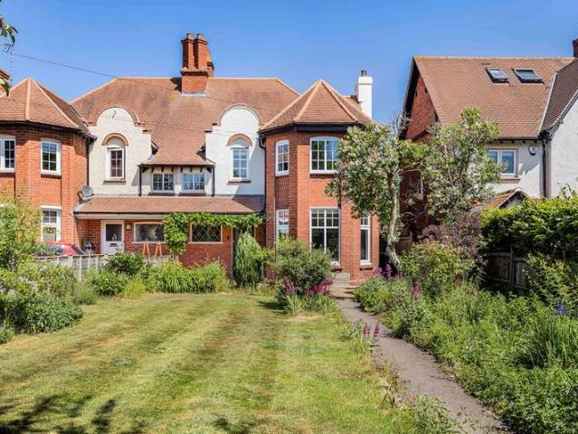 4 Bedroom Semi Detached House