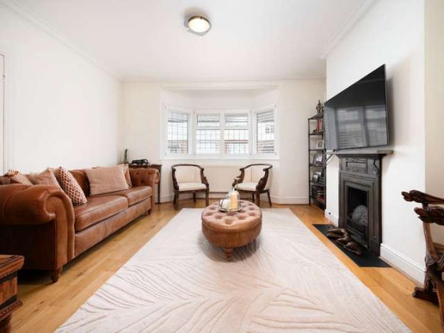 4 Bedroom Semi Detached House
