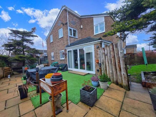 4 Bedroom Semi Detached House