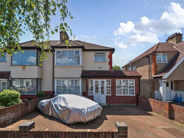 4 Bedroom Semi Detached House