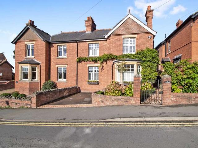 4 Bedroom Semi Detached House