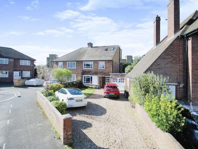 4 Bedroom Semi Detached House