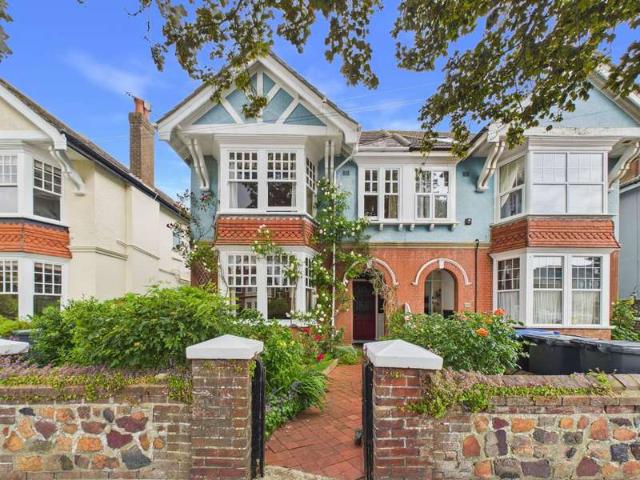 4 Bedroom Semi Detached House