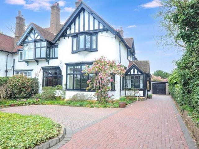 4 Bedroom Semi Detached House