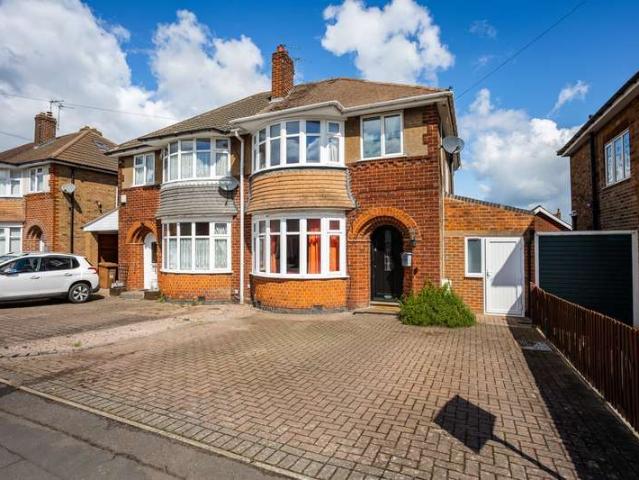 4 Bedroom Semi Detached House